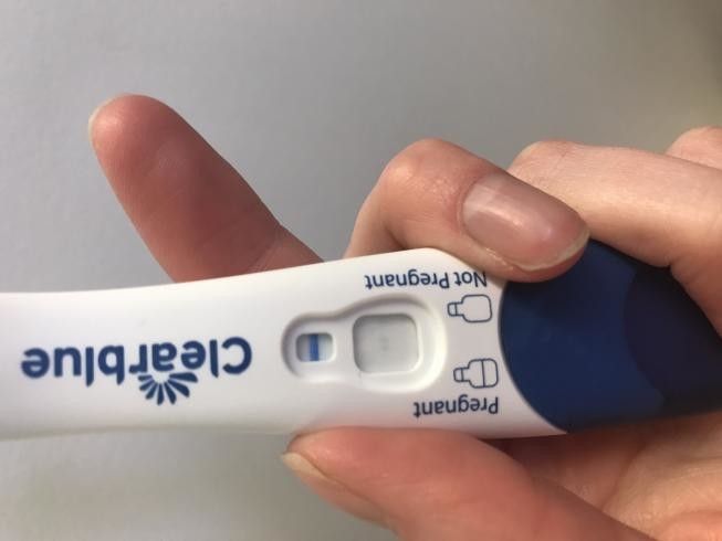 clear blue test do you think its a pos or neg??